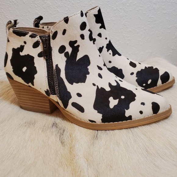 Very Volatile | Shoes | Very Volatile Los Angeles Sz8 Cow Print Ankle ...